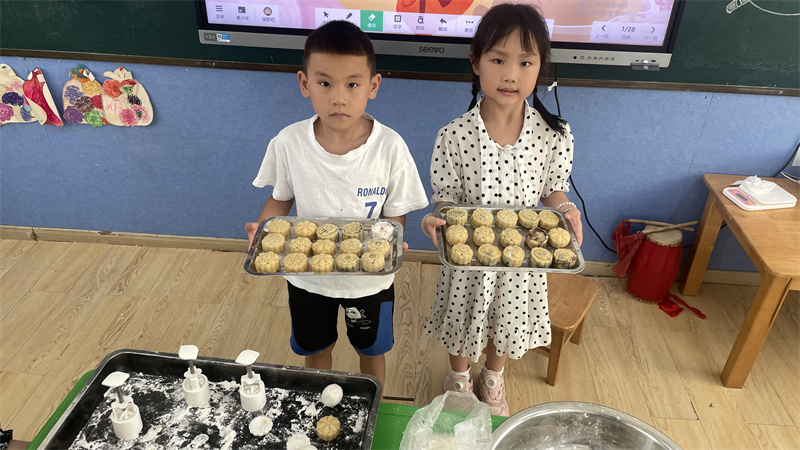 巧手做月饼，情满中秋节——西田小学幼儿园中秋节主题活动_黄山市教育局